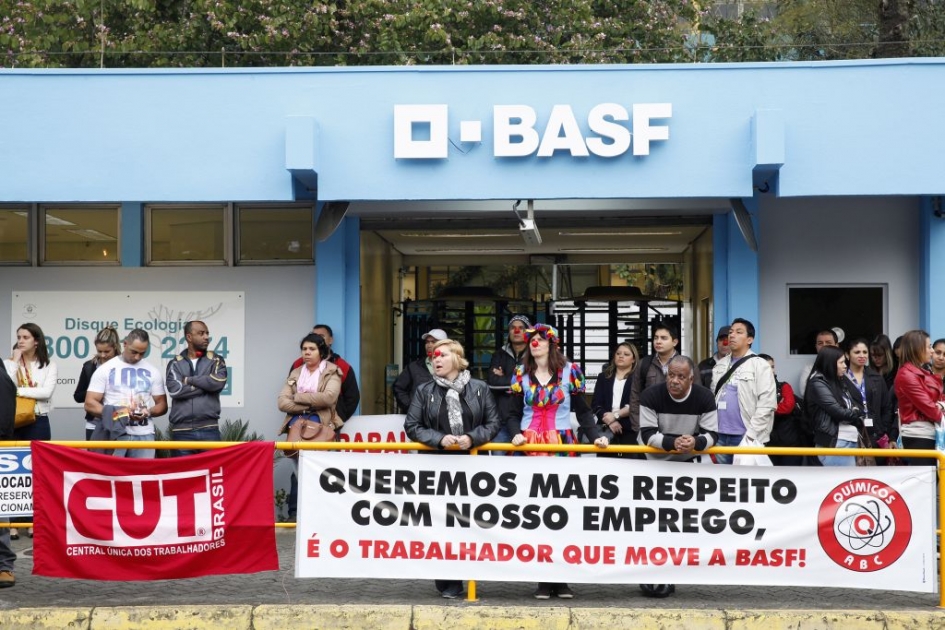 Protesto com paralisação no administrativo da BASF Demarchi em São ...